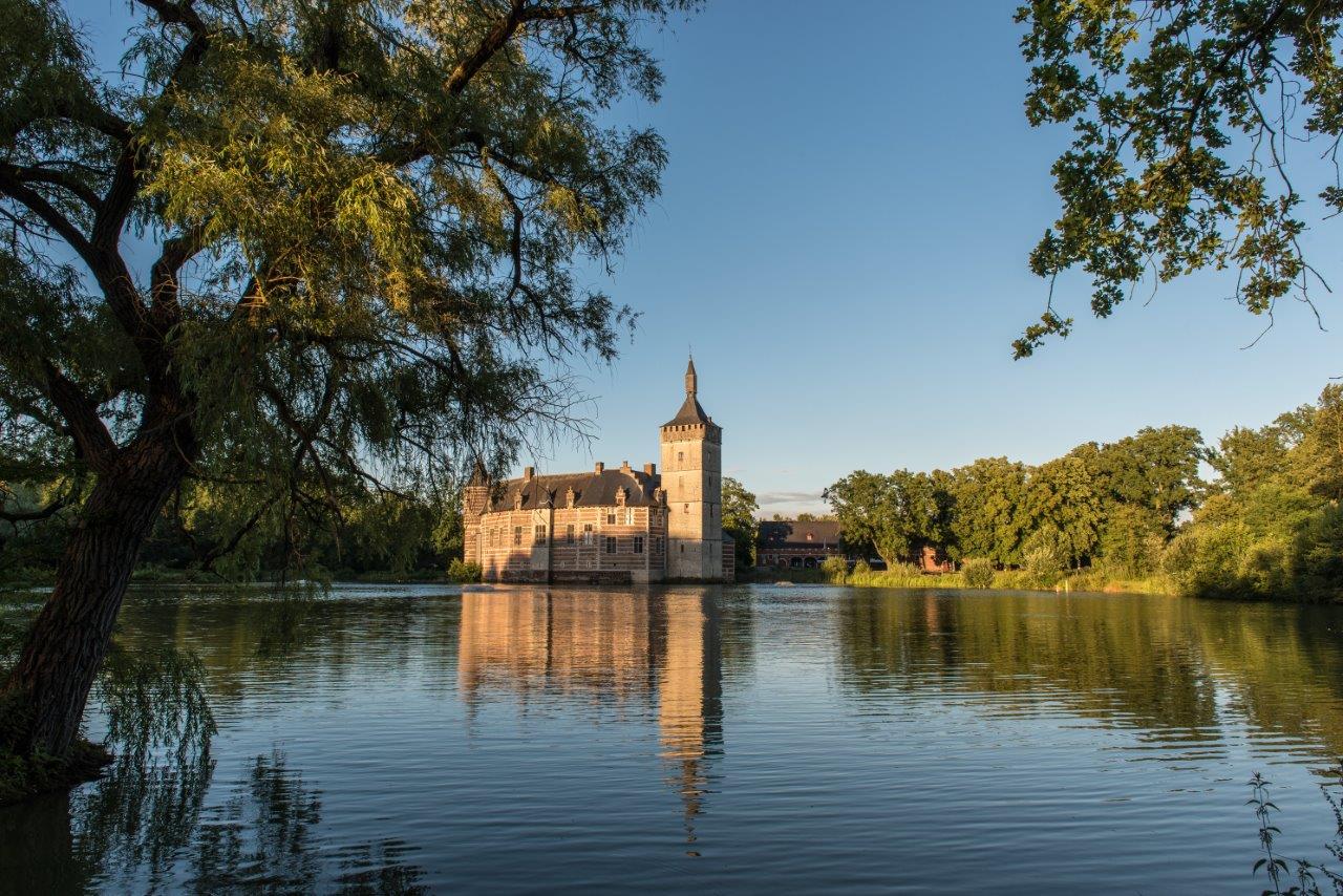 Na jaren stilstand: restauratie van kasteel van Rode Ridder kan ...